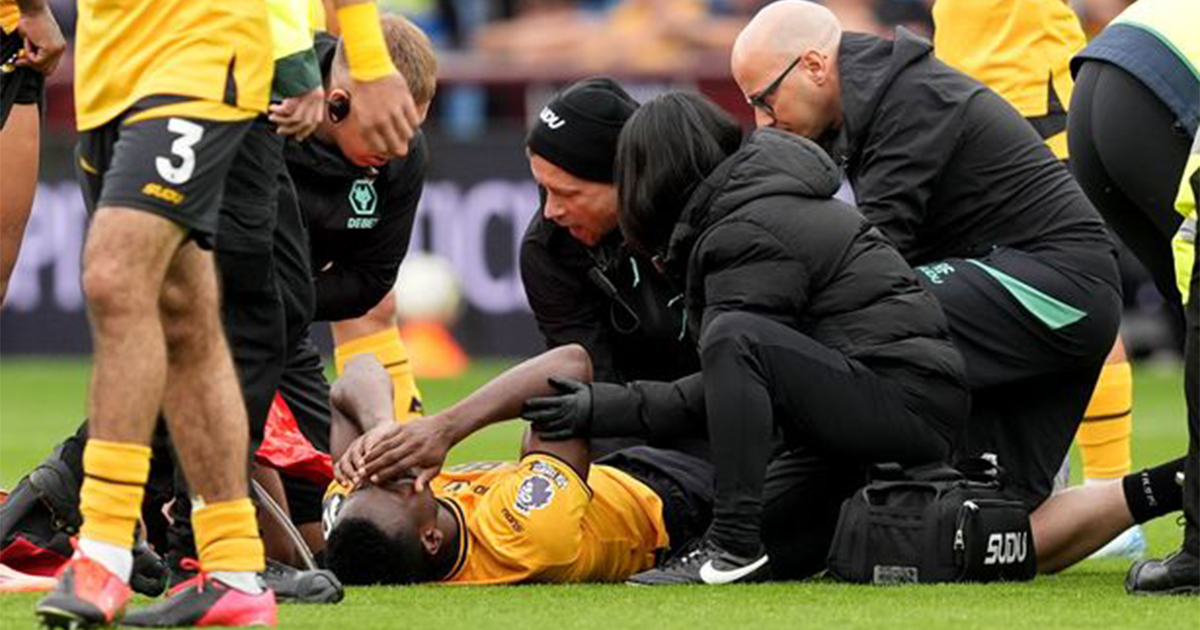 ខ្សែការពារ Yerson Mosquera របស់ Wolves ...